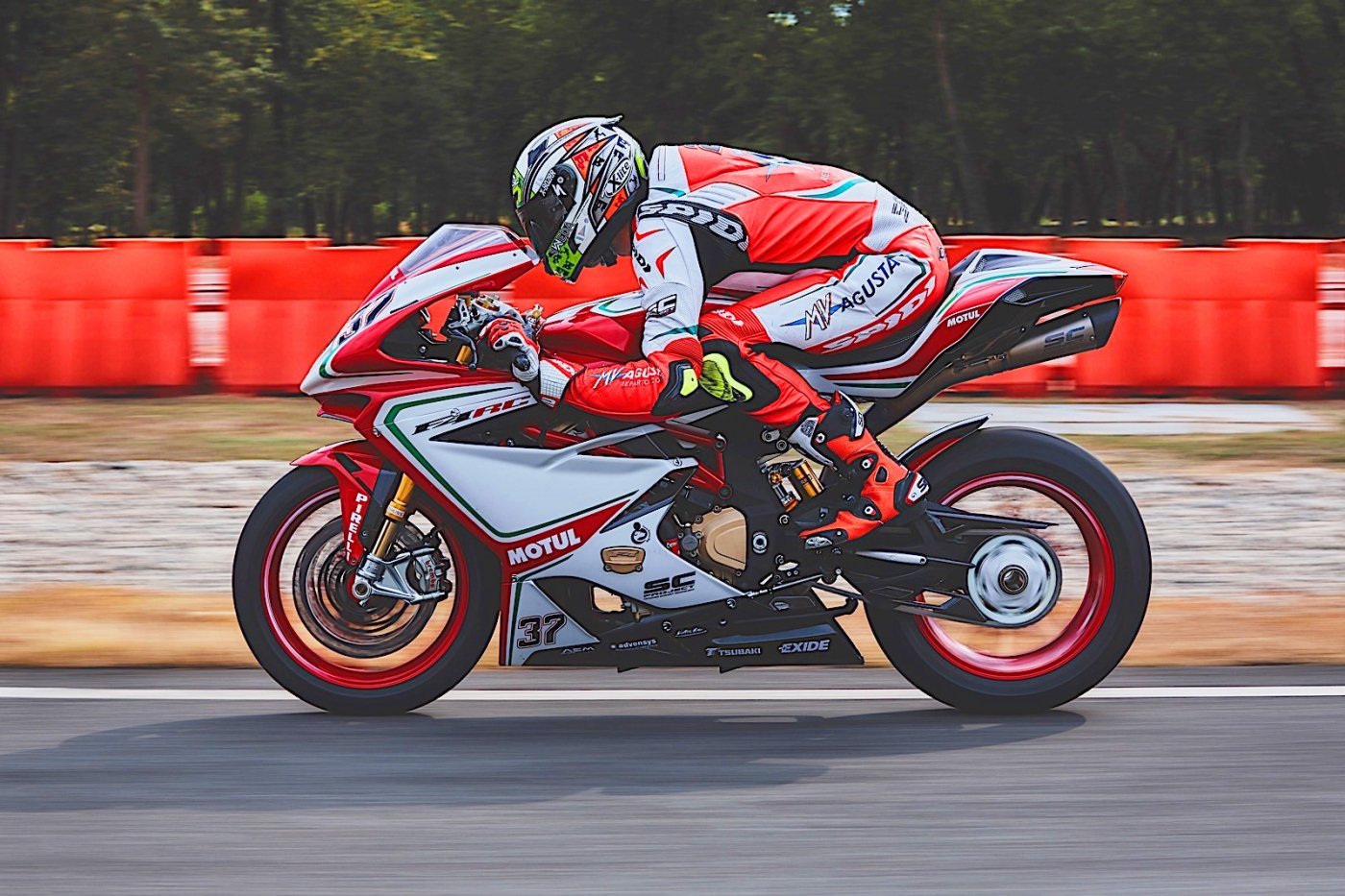 Utcai superbike-versenygép az MV Agustától – Autó-Motor