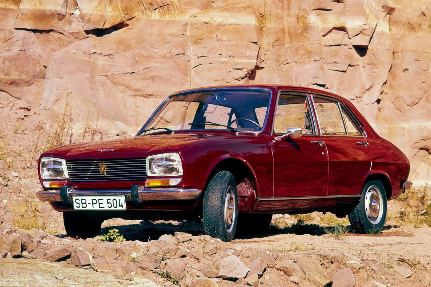 A Sivatag Haj ja 50 ves A Peugeot 504 es Aut Motor A Sivatag Haj ja 50 ves A Peugeot 504 es Aut Motor