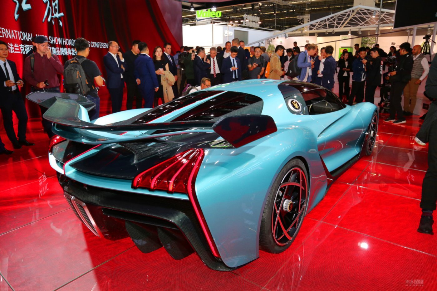 Szuperautót és elektromos luxus SUV-t mutatott a kínai First Automobile ...