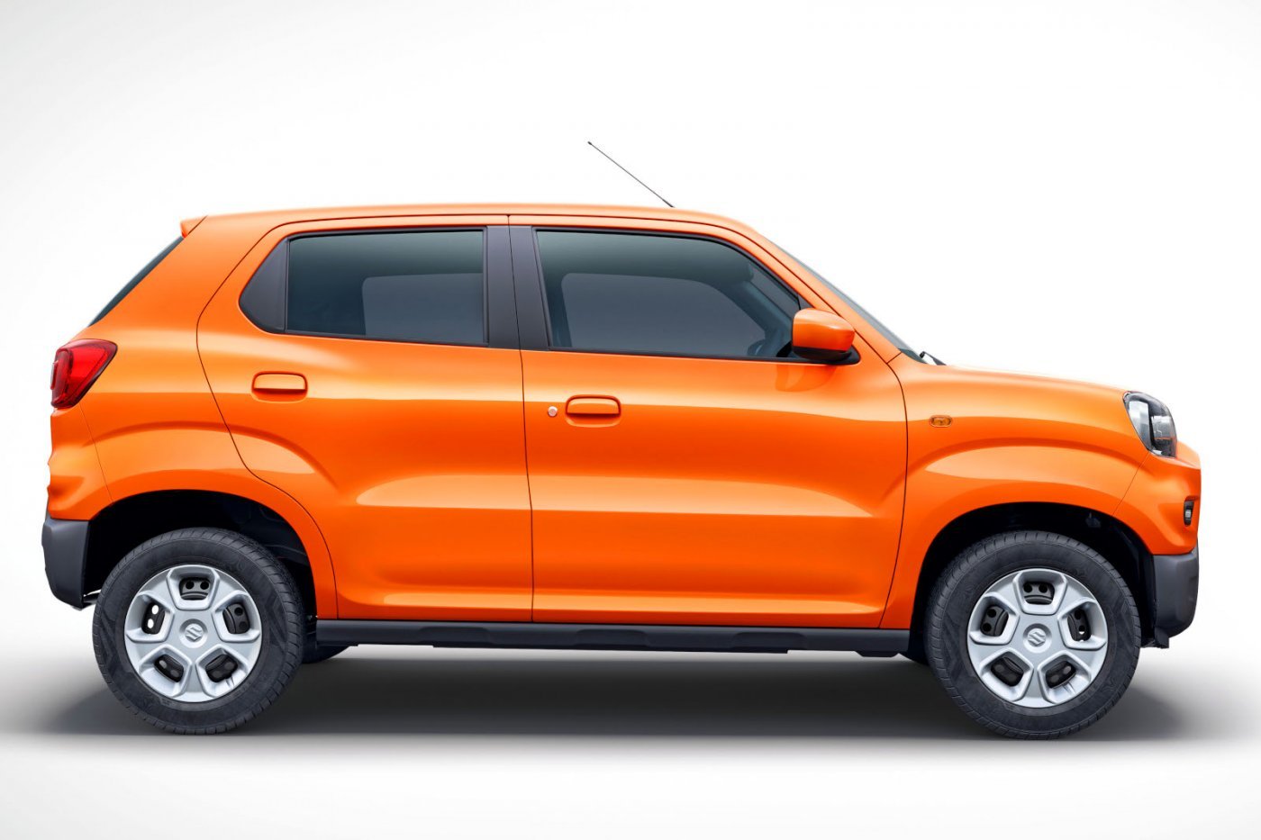 Bemutatkozott a Suzuki legolcsóbb SUV-ja – Autó-Motor