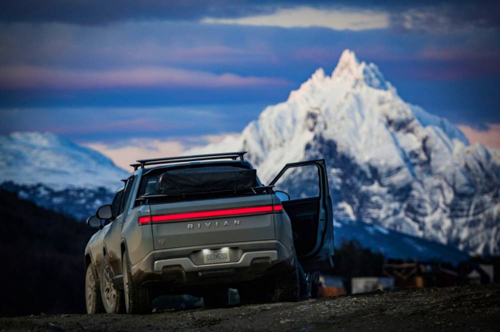 Sokat tanult a Rivian a Long Way Up sorozat készítésénél – Autó-Motor
