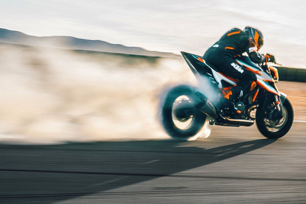 180 kg és 180 LE – itt az eddigi legdurvább naked KTM – Autó-Motor