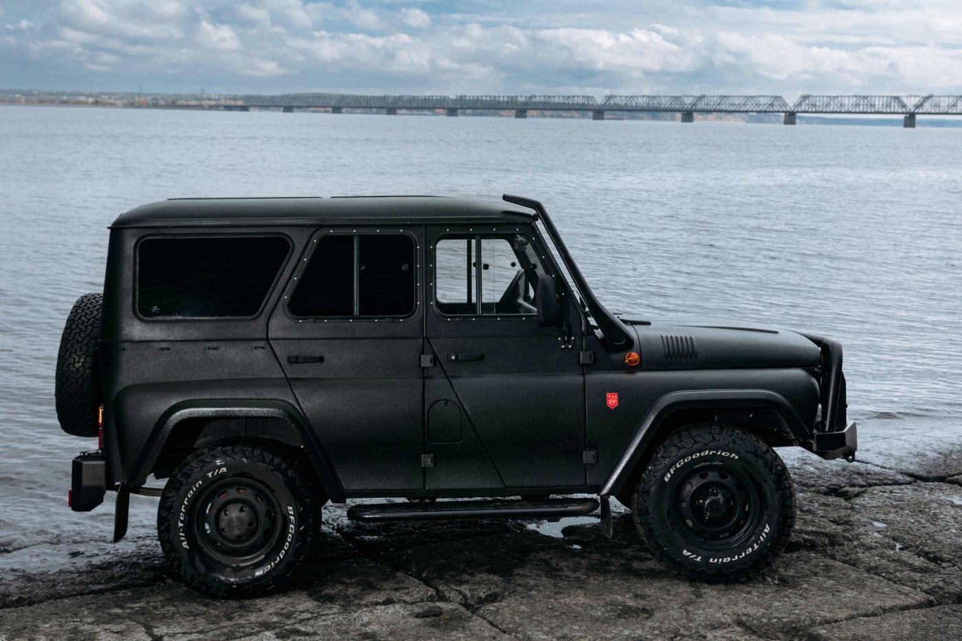 50 éves gyártásjubileumra emlékező parancsnoki UAZ-t dobtak piacra ...