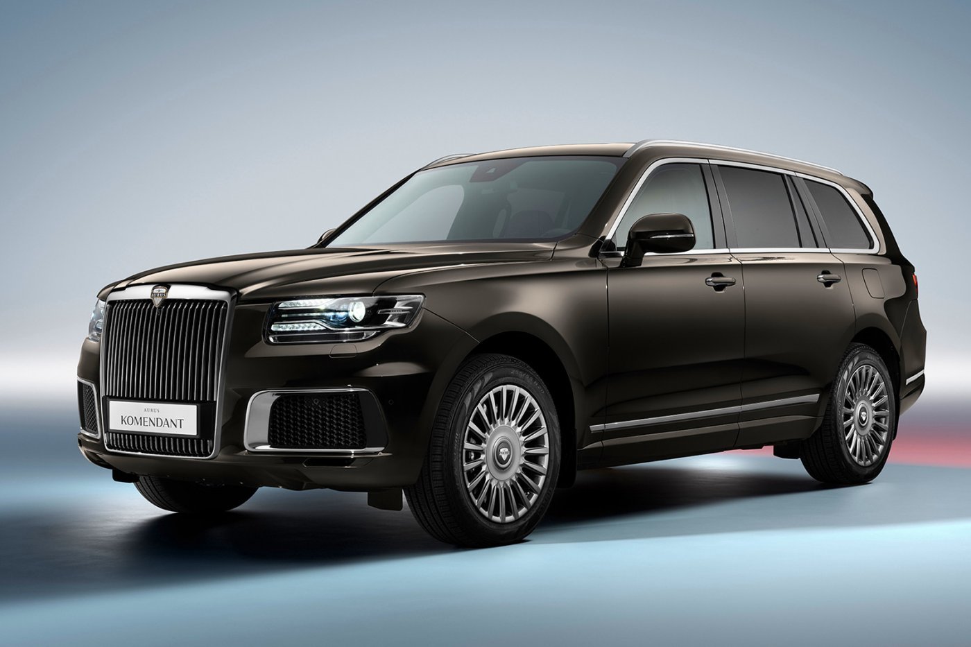 Akadozik az orosz Aurus luxusautó gyártása, de attól még terjed – Autó ...